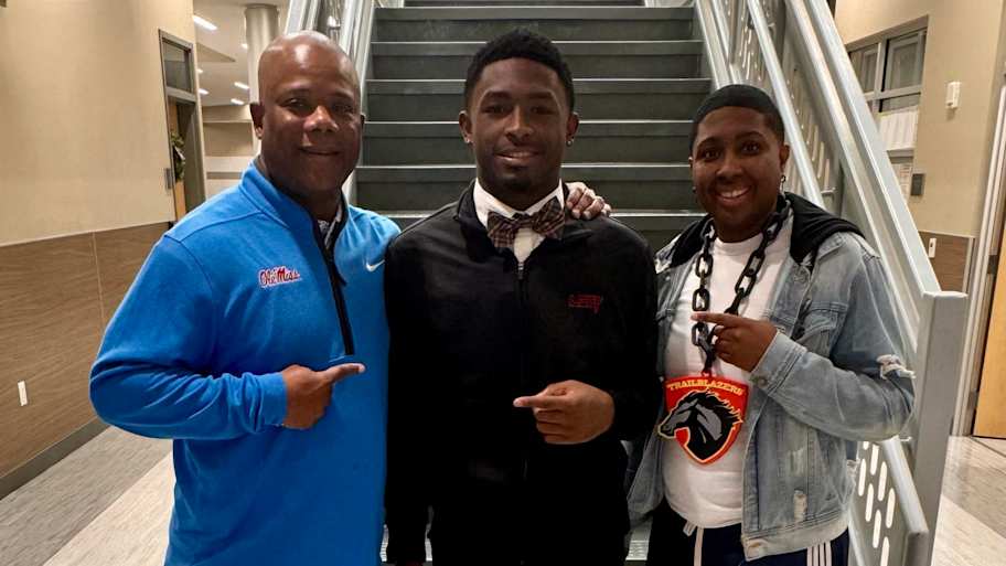 Ole Miss football enters race for prized LSU Tigers, USC Trojans ...