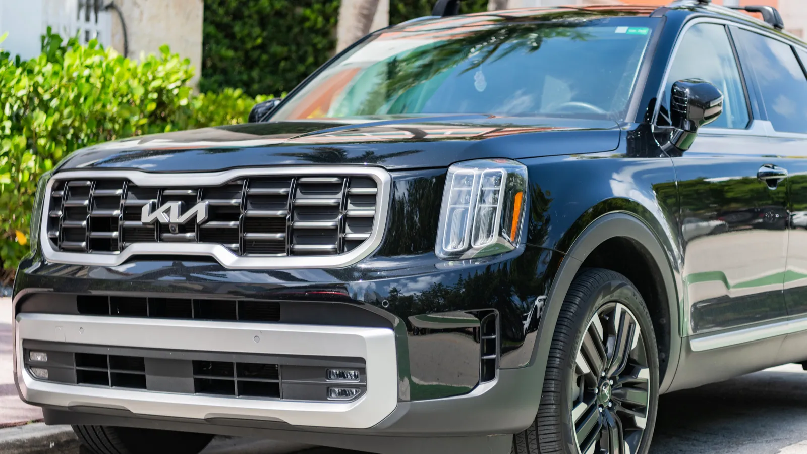 Why a $2,700 price bump is pushing 329-hp hybrids over gas V6s