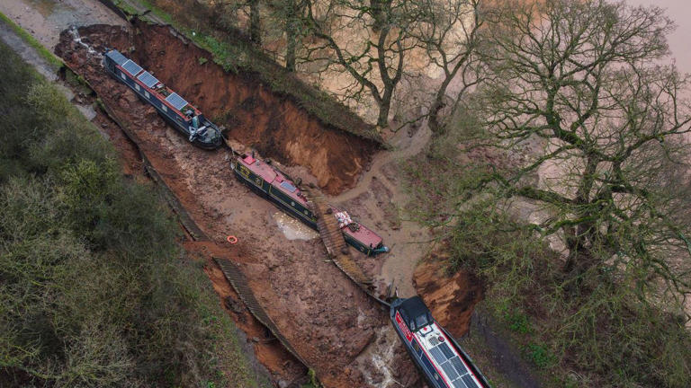 'Canal collapse sounded like Niagara Falls'