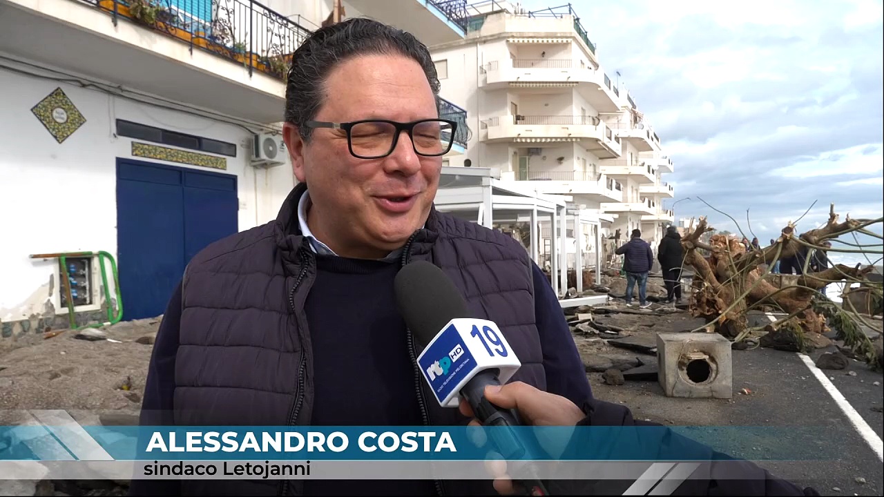 Letojanni, case invase dal mare: mancano acqua e metano