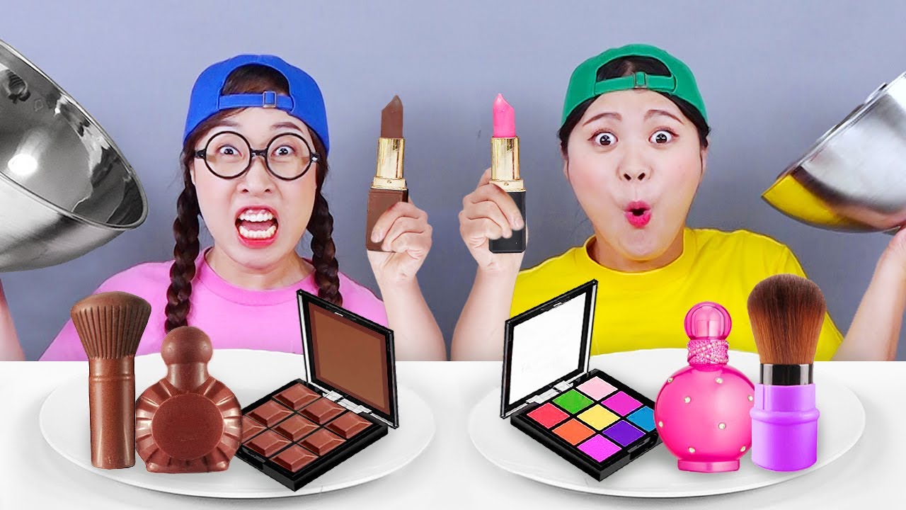 Real makeup vs chocolate makeup challenge 초콜릿 화장품 챌린지 DONA 도나