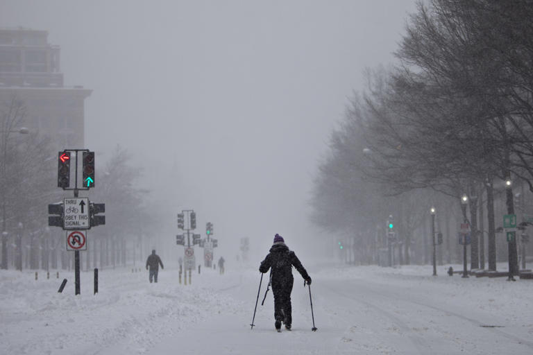 Winter storm expected to dump inches of snow, plus sleet and ice, in DC ...