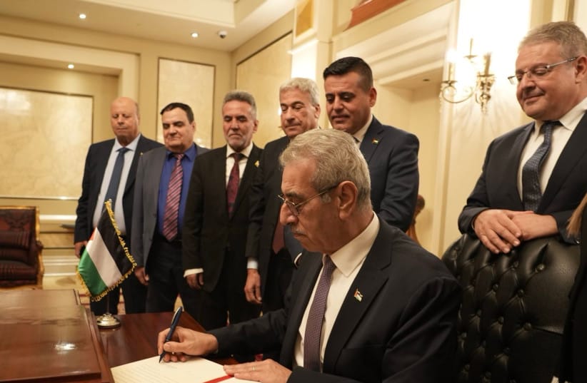 Hamas seeks role for its police in Gaza ahead of disarmament talks ...