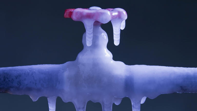 5 signs that your pipes have frozen — take note of these signals