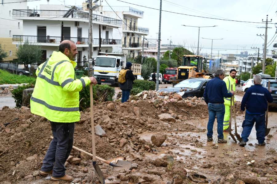 Εικόνες βιβλικής καταστροφής στην Άνω Γλυφάδα - Χάος με φερτά υλικά ...