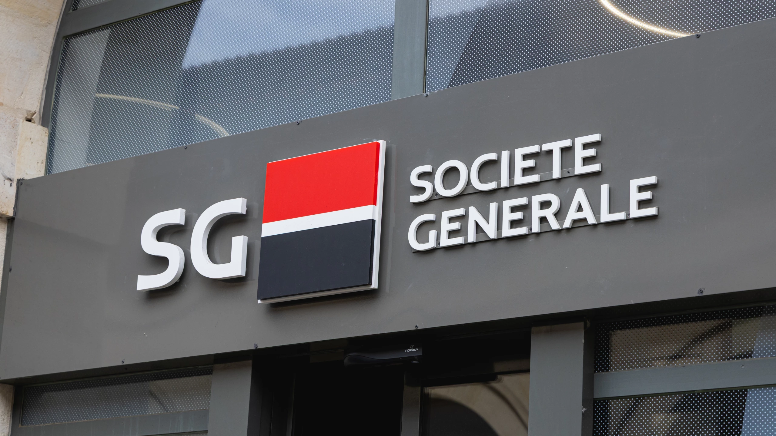 La Société Générale prévoit 1 800 suppressions de postes en France d ...