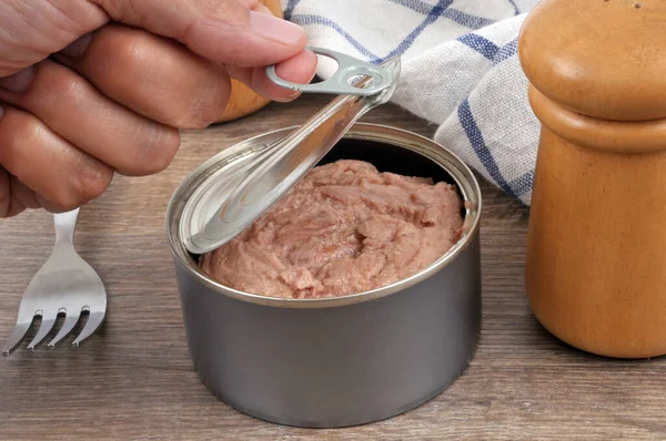 Quarantined tuna cans reached shelves again, raising botulism concerns