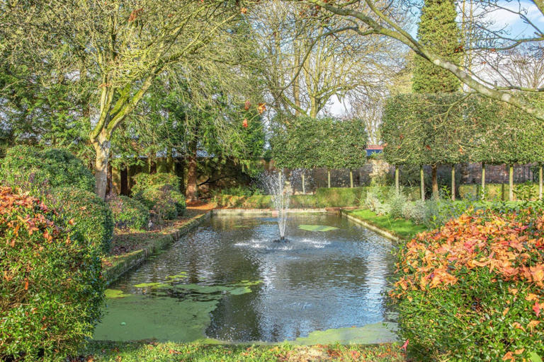 The home of Princess Diana's grandmother & the Queen Mother's lady-in ...