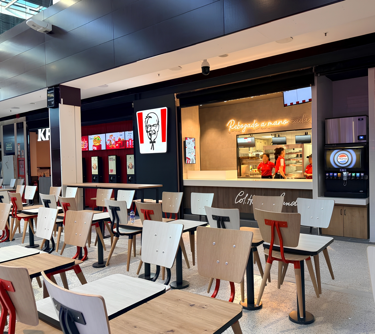 La cadena especializada en pollo frito KFC abre su primer restaurante ...