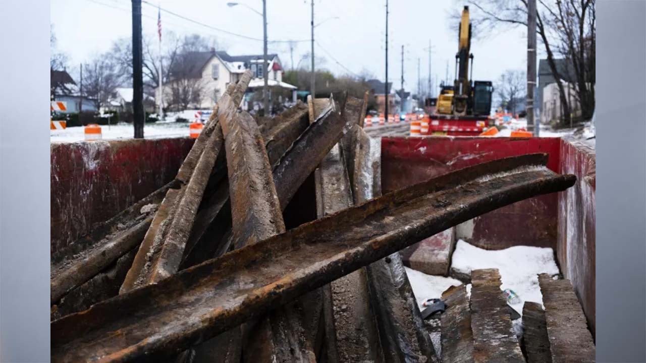 Blue Line crews uncover tracks from city's electric railway