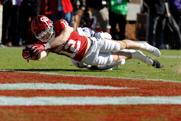 Former Oklahoma star WR joins UFL team