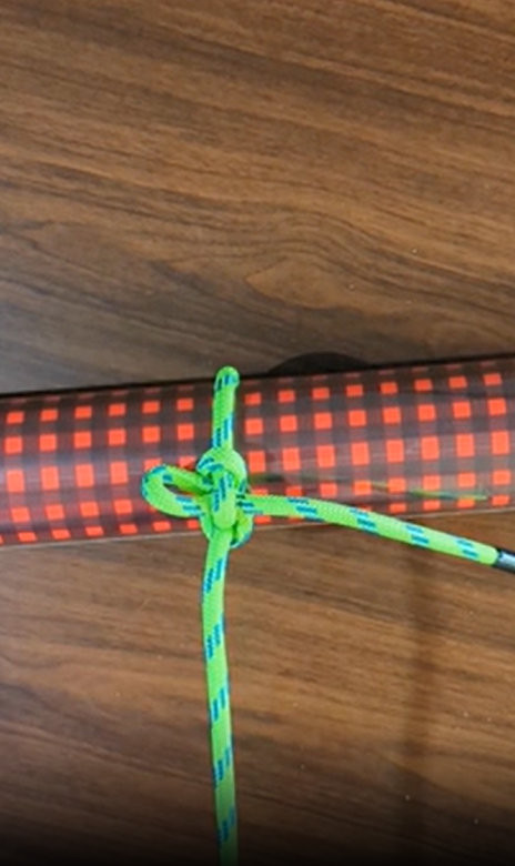 Siberian hitch (Evenk knot): A secure slipped hitch