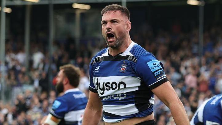 Leicester sign lock Stooke for next season