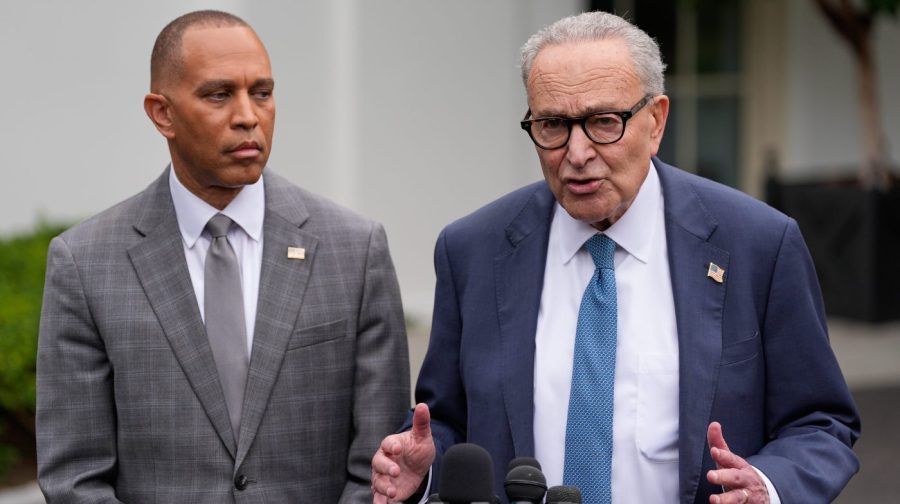 Democrats hold edge in 2026 midterm election poll