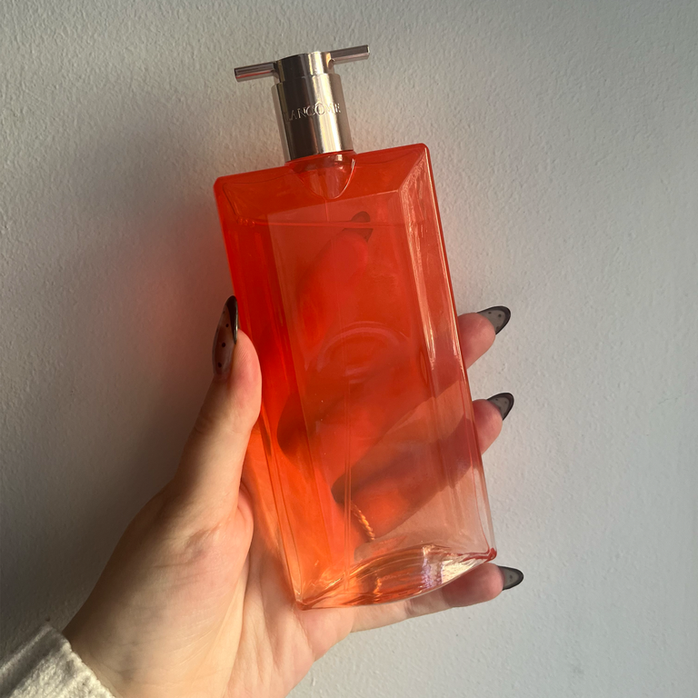 I forget it's winter when I spritz this new fruity floral perfume loved ...
