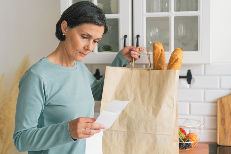 New checkout fee could add $26 to grocery budget as shoppers voice concerns