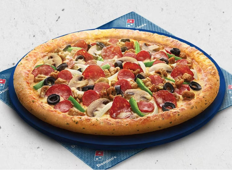 7 best supreme pizzas at chain restaurants, according to diners