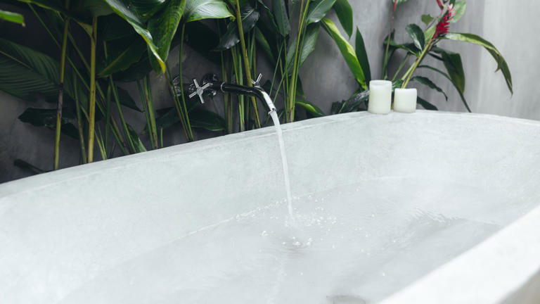 Homeowners urged to fill their bathtub with water before a snowstorm ...