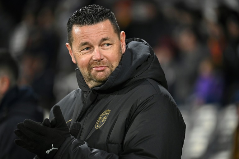 Ligue 1 leaders Lens still waiting for PSG title charge