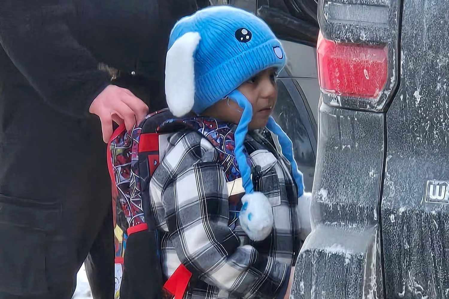 ICE detains 5-year-old boy and his father returning home from preschool ...