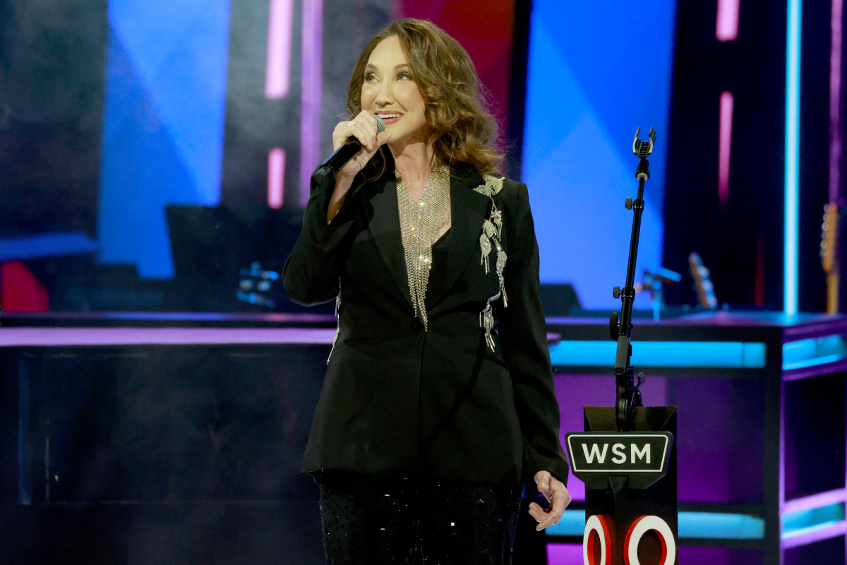 Pam Tillis announces the return of her fan club for '90s country fans ...