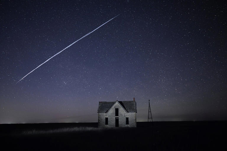 Study shows how earthquake monitors can track space junk through sonic ...