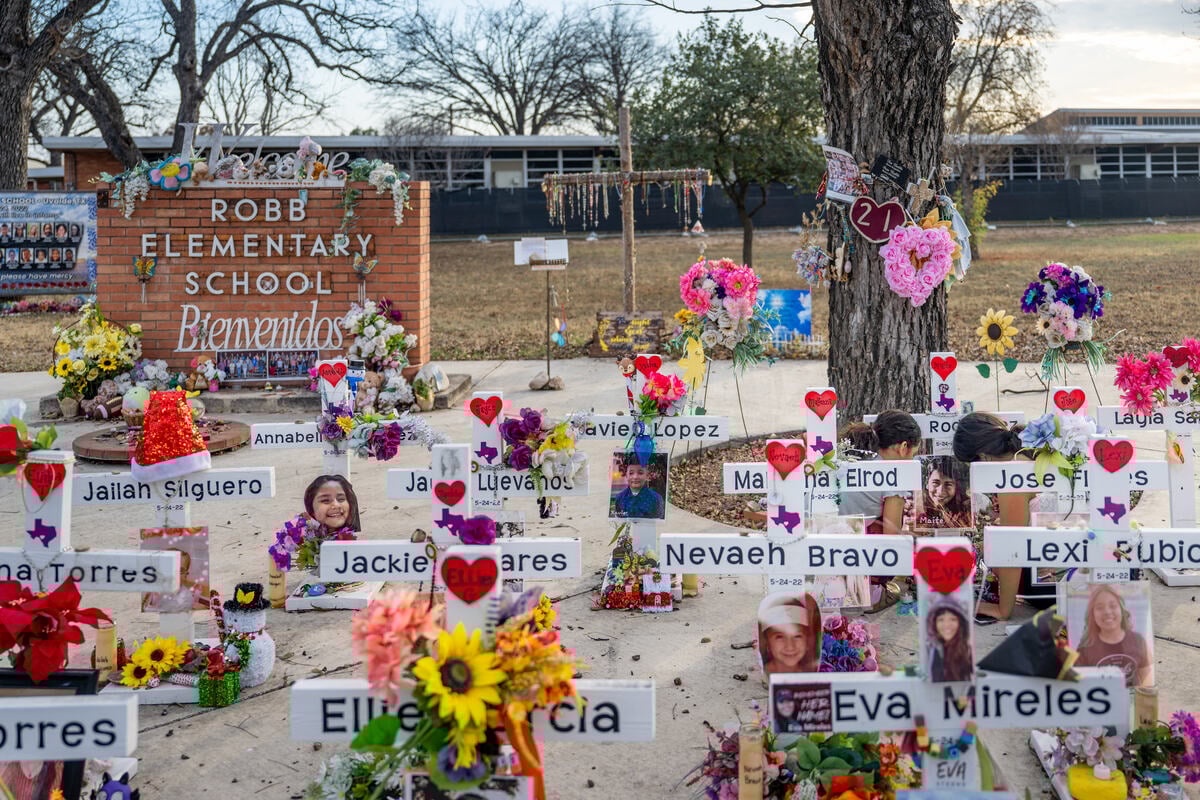 Uvalde victims' families devastated after jury acquits cop for failures ...