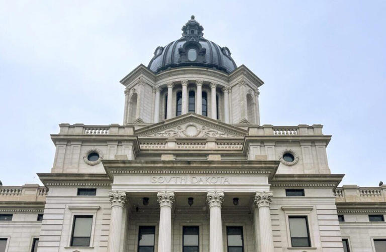 House committee sends property tax banking bill to 41st day