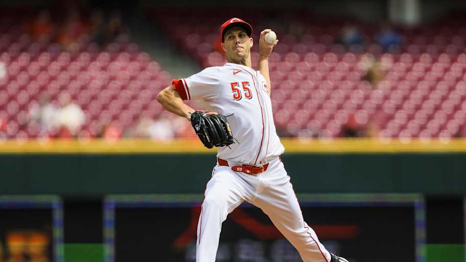Former Reds pitcher returns to American League