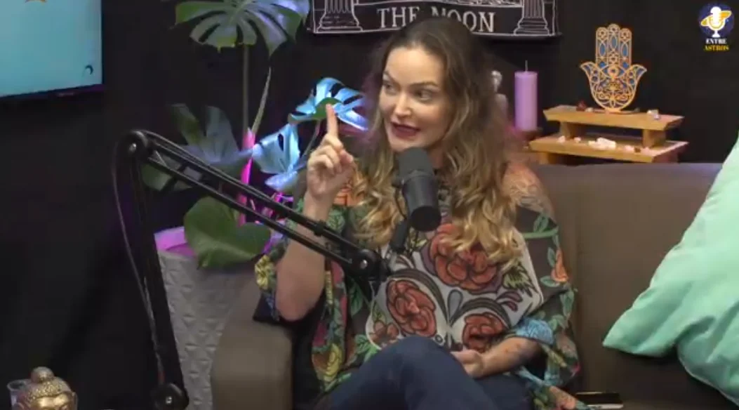 Laura Keller conta ter visto disco voador no Entre Astros da LeoDias TV ...