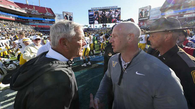 Australian punter announces commitment to Iowa