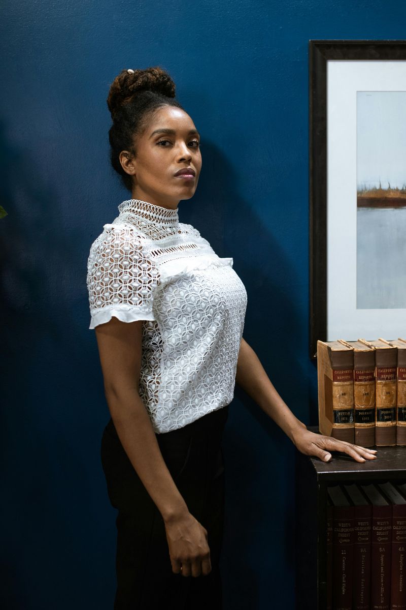 You'll recognize an untouchable woman by these 12 signs