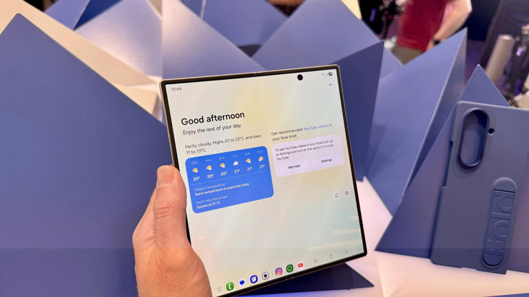 Samsung’s rumored Wide Fold gives up screen size for a better grip