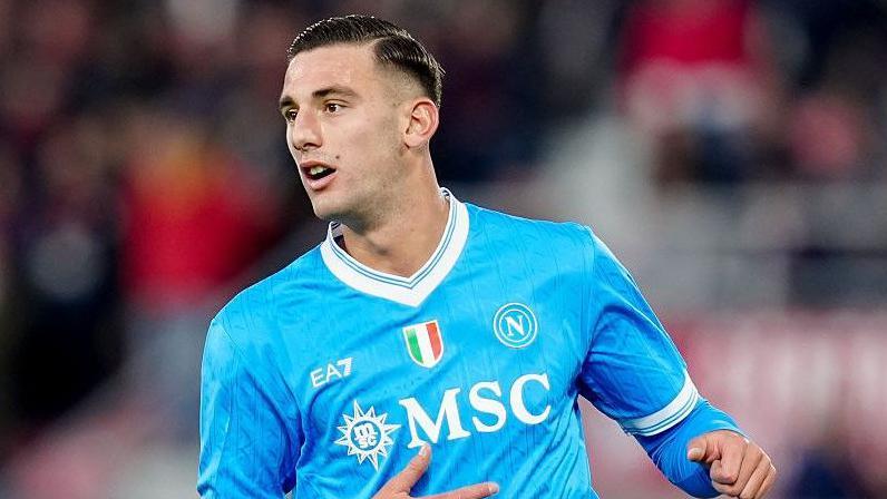 Forest close in on Napoli striker Lucca