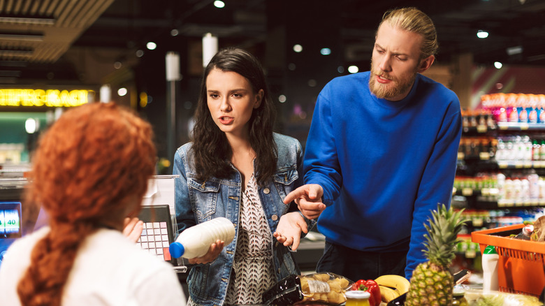 15 behaviors that could be considered rude at the grocery store