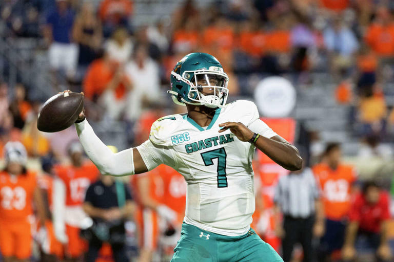 Texas Longhorns add more depth at quarterback behind Arch Manning