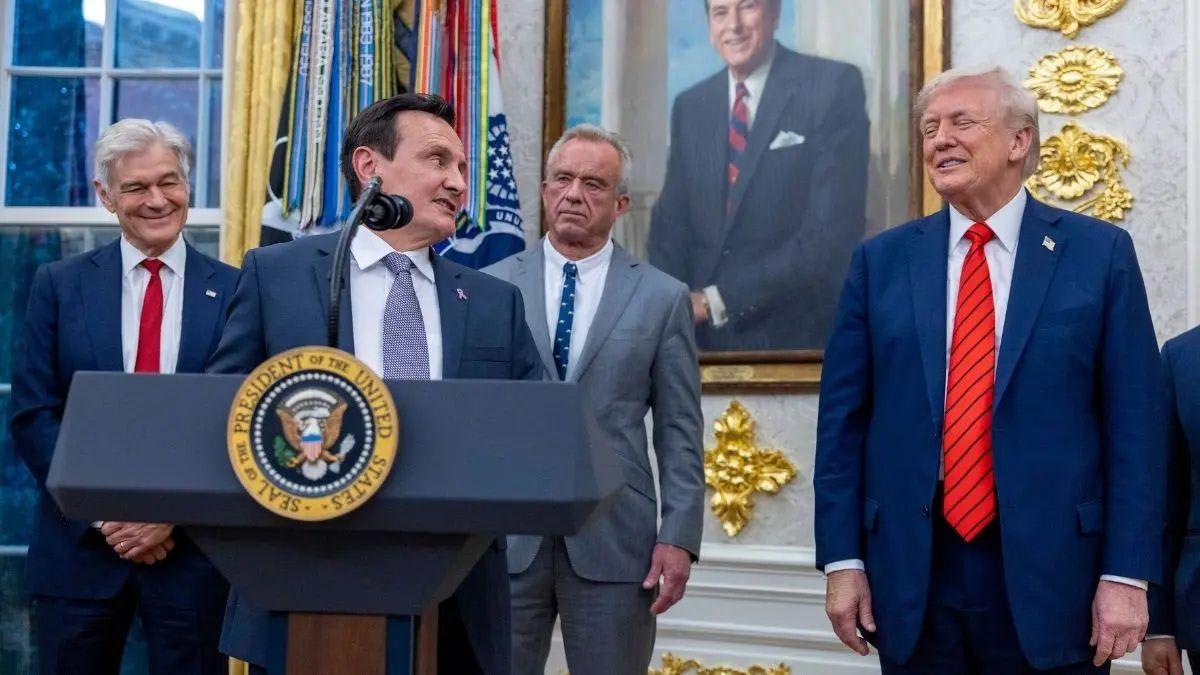 'Unwell' Donald Trump mocked for showing his 'massive cankles' at World ...