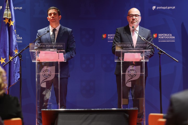 Leitão Amaro divide espaço político entre "populistas, socialistas e ...