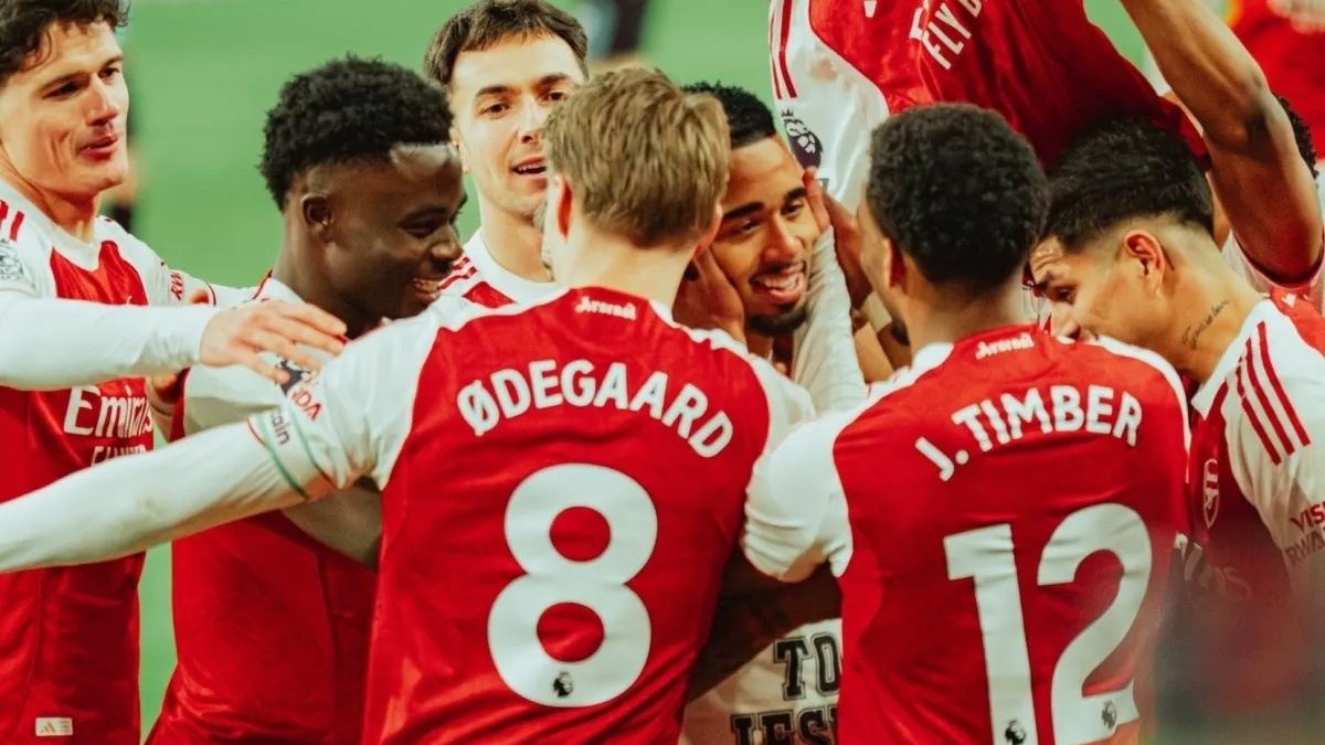 Arsenal va por todo este año