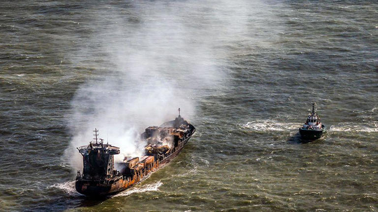 Crash captain says sister ship had steering fault