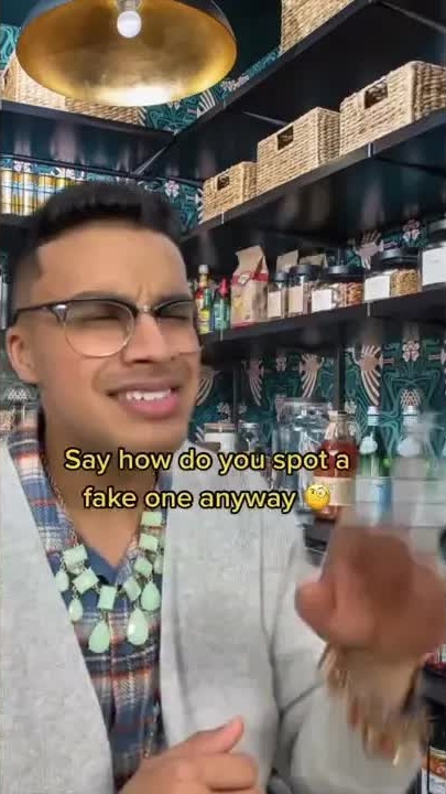 Catching a fake $100 bill 💵 #shorts