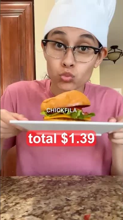 Jenny Hoyos explains how she always goes viral