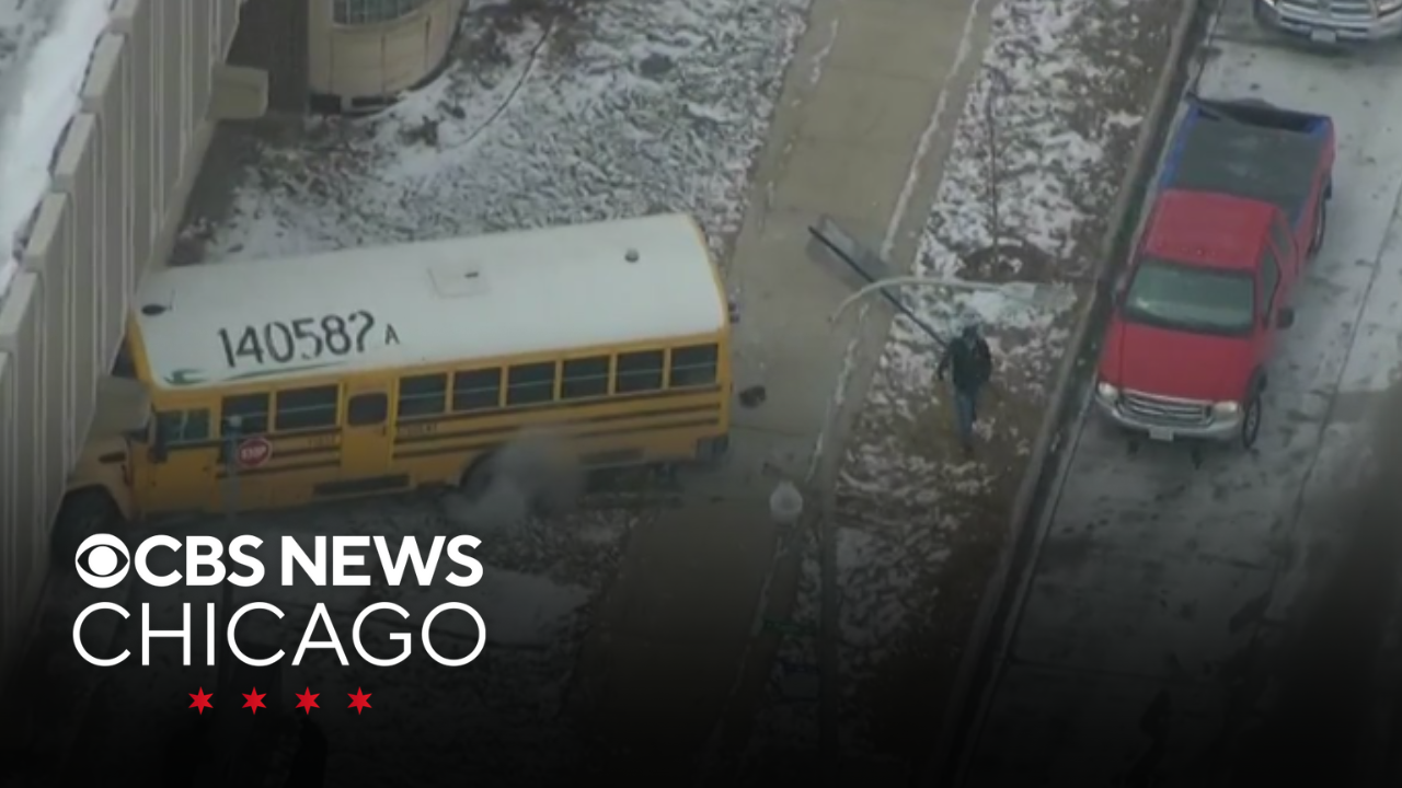 School bus crashes into building in Chicago's West Humboldt Park ...