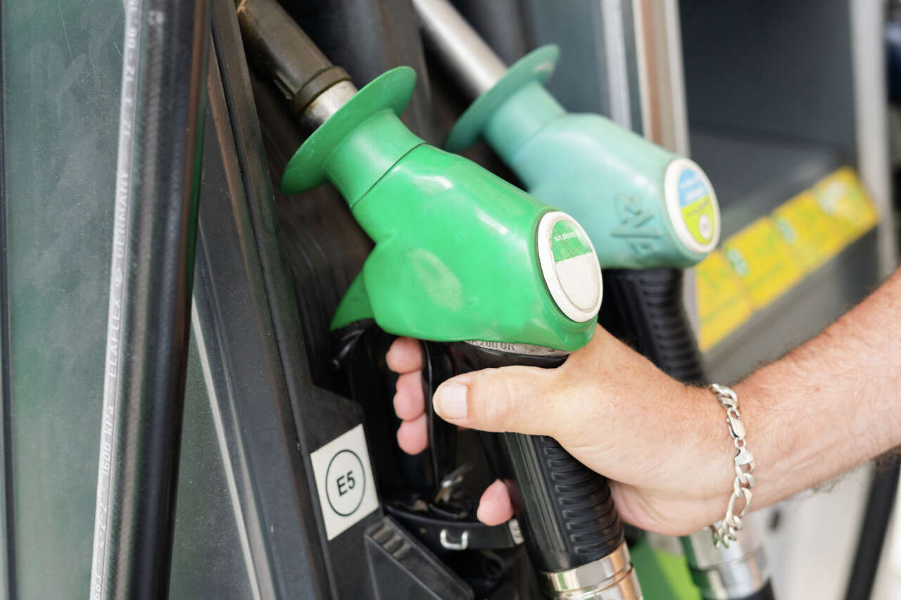 Illinois officials urging year-round E15 fuel availability