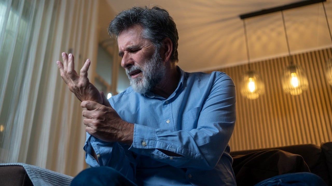 Maladie de Charcot : voici le symptôme qui apparaît des années avant le ...