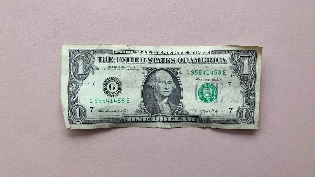 The $100 clue: 5 rare $1 bill serial numbers collectors are hunting for ...