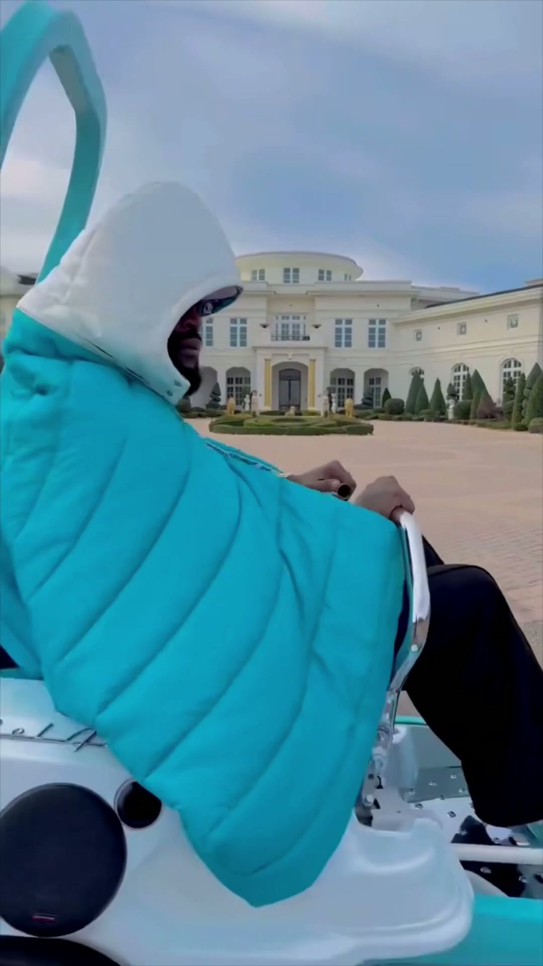 Rick Ross slidin' his custom lawnmower on 24’s