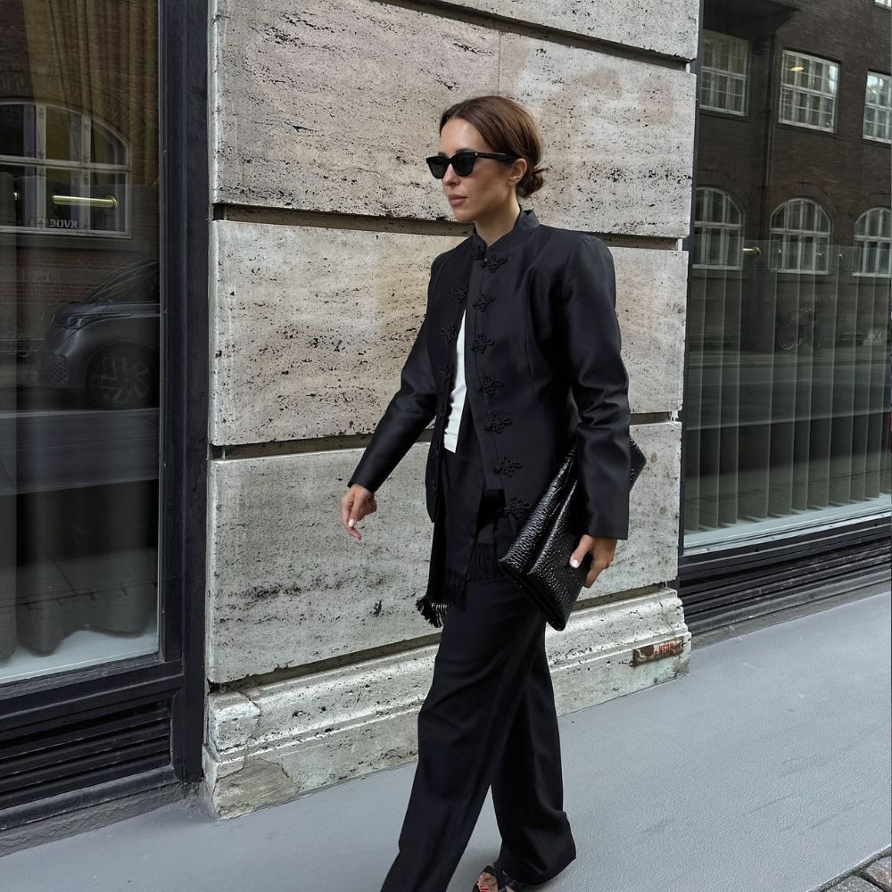 According to my chicest colleague, this elegant jacket trend is going ...