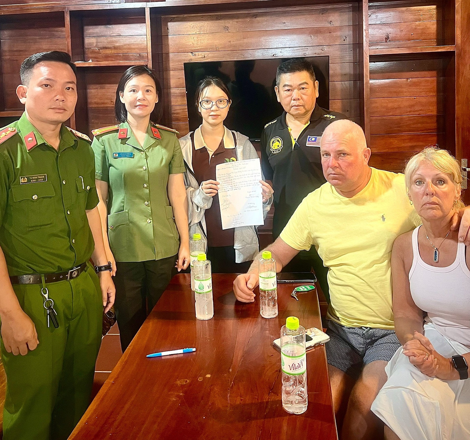 Đội phản ứng nhanh Phú Quốc giúp khách Anh lấy lại 290 triệu đồng