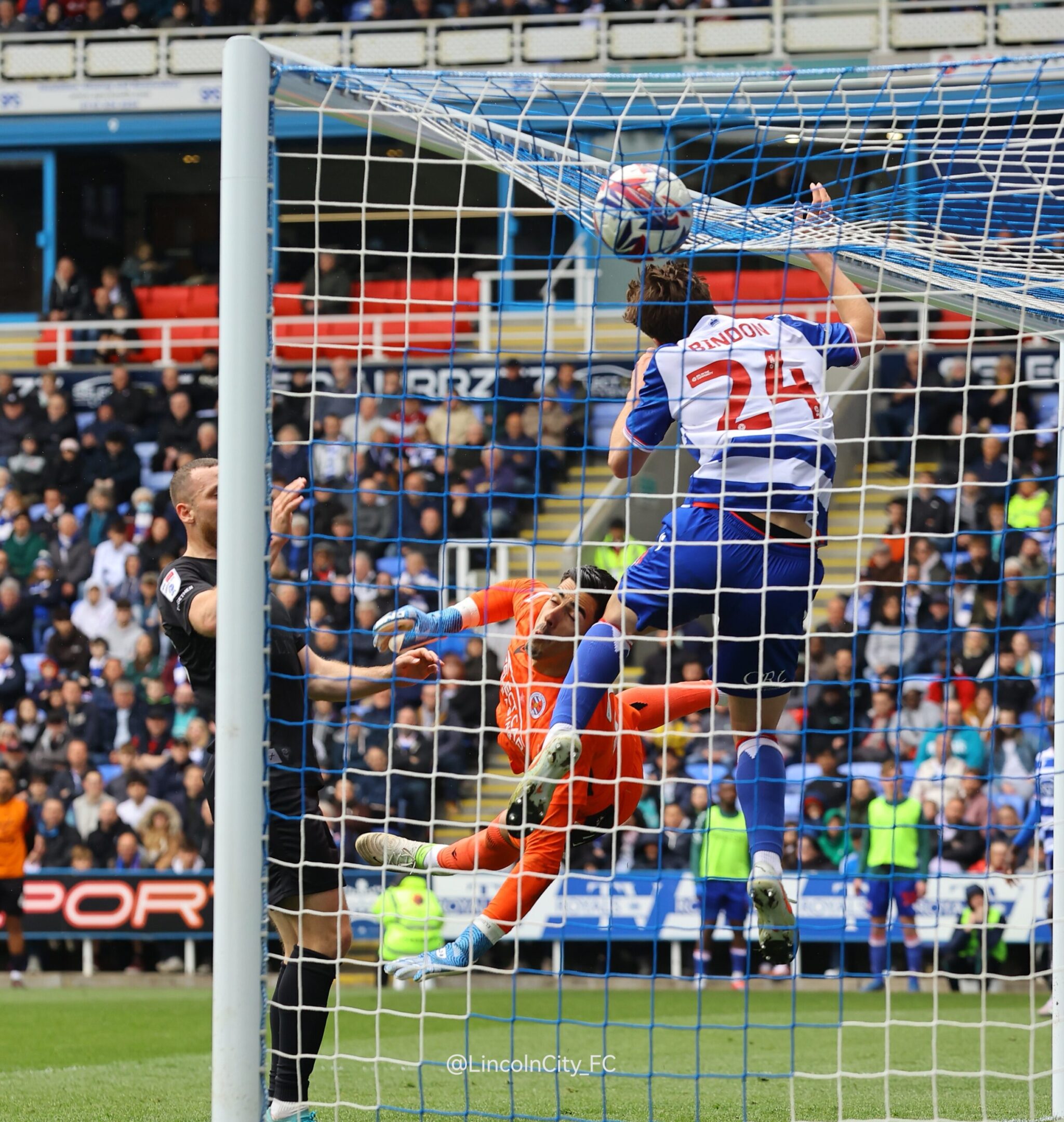 Reading bolster backline with Championship duo